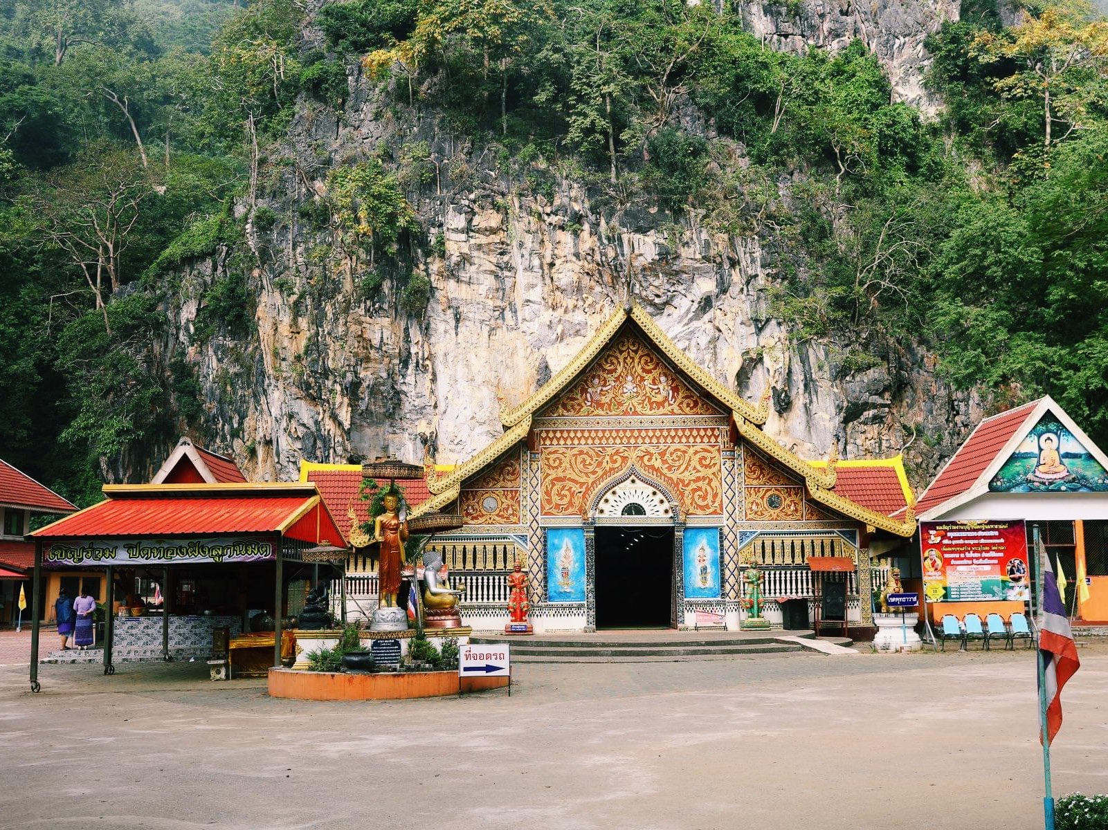 Le temple de Wat Tham Pla